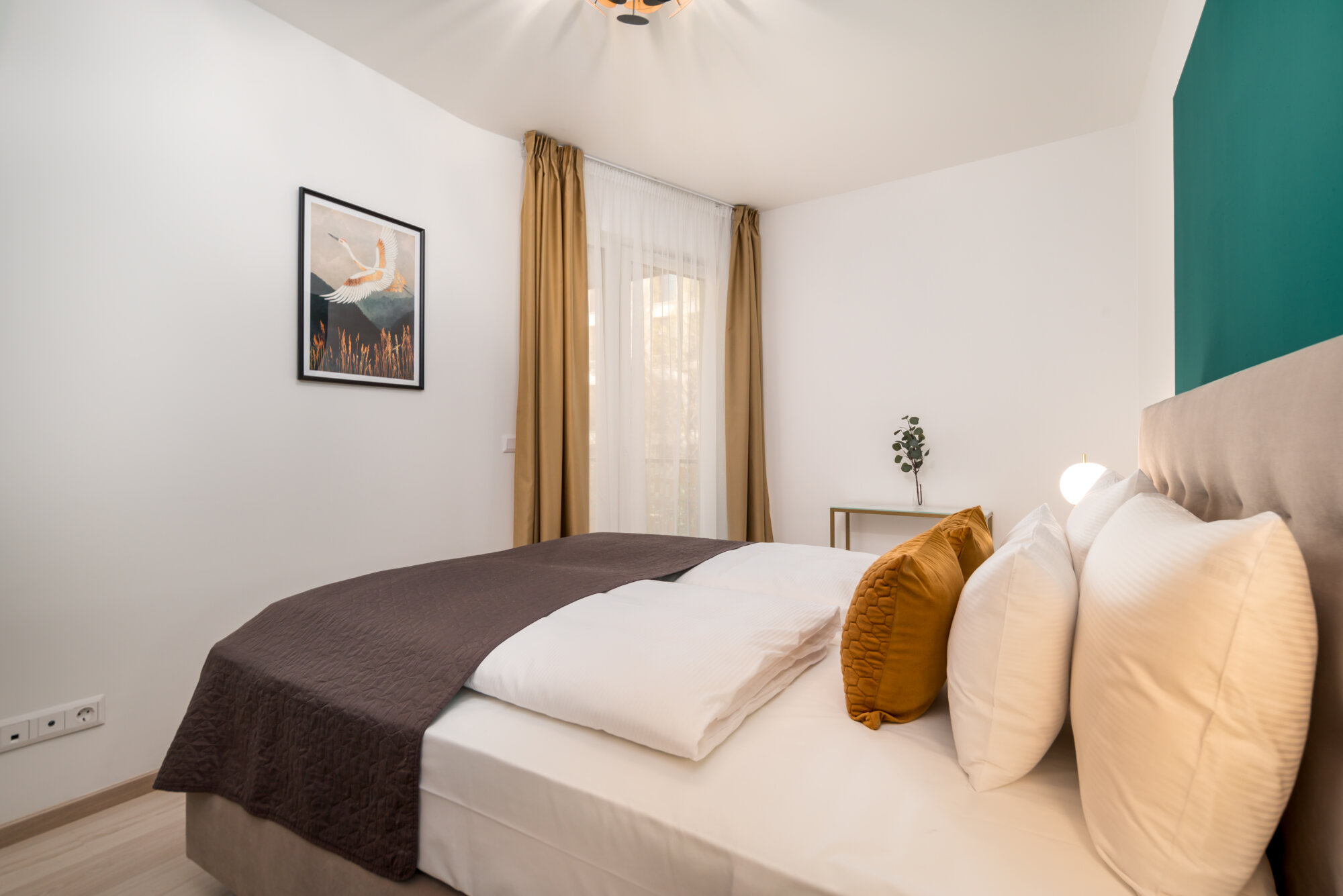 One-Bedroom Suite with Balcony | VAGABOND Hotels - vagabondhotels.com